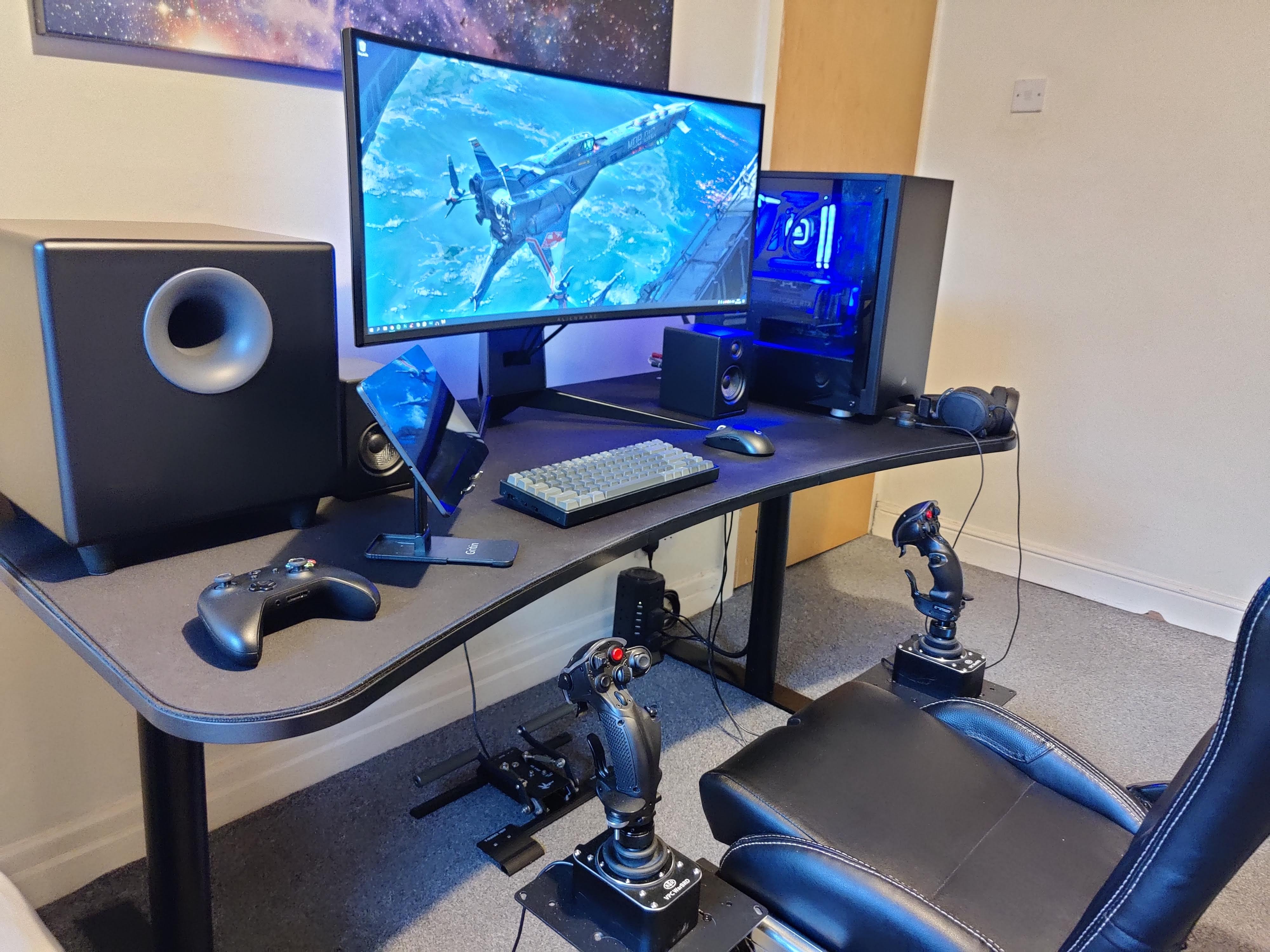 Tidy Minimalist SC Desktop Setup - Star Citizen Spectrum