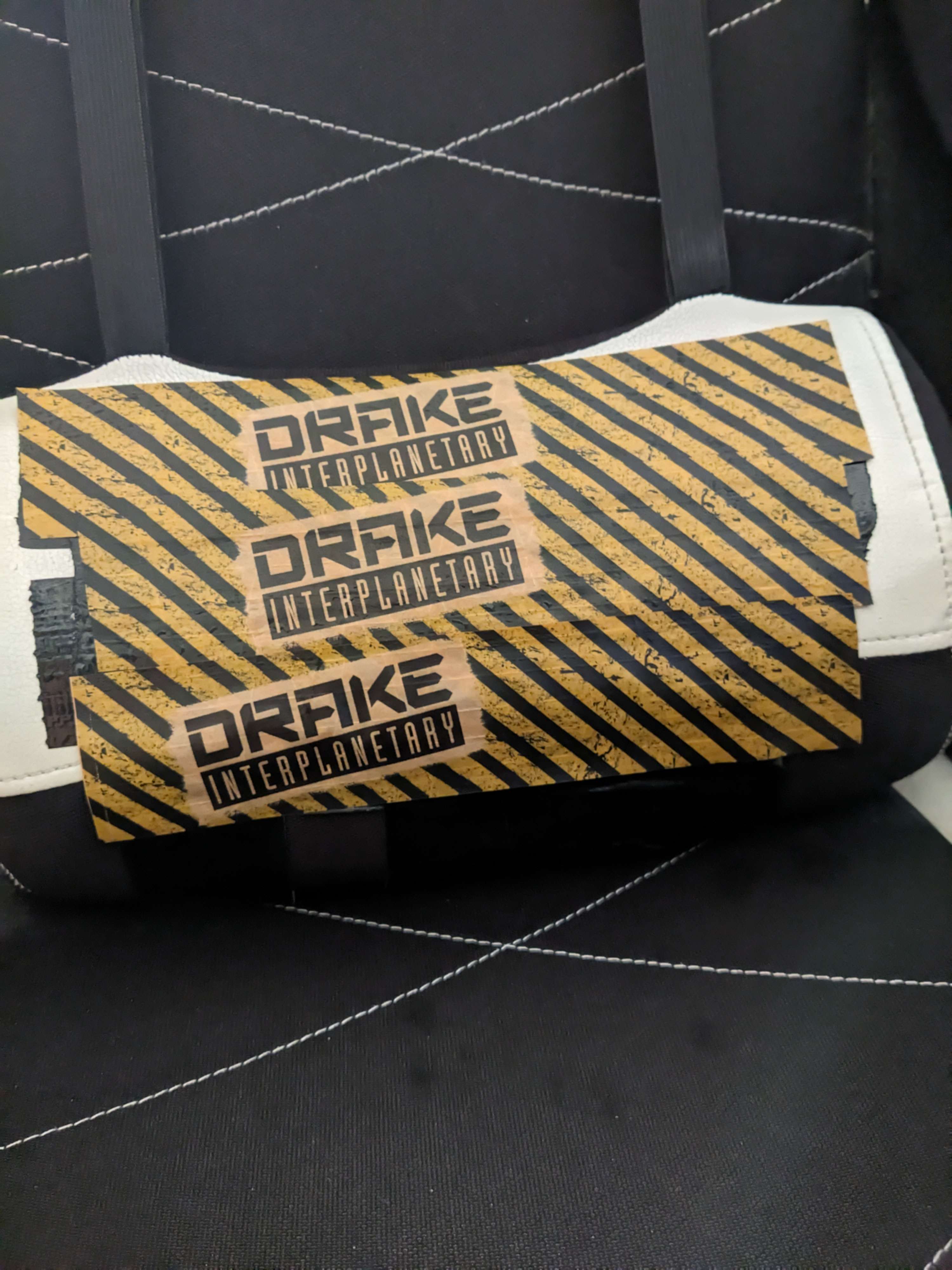 How a drake pilot fixes his seat - Star Citizen Spectrum